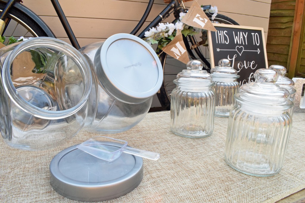 Sweet Table – Little Wedding Things